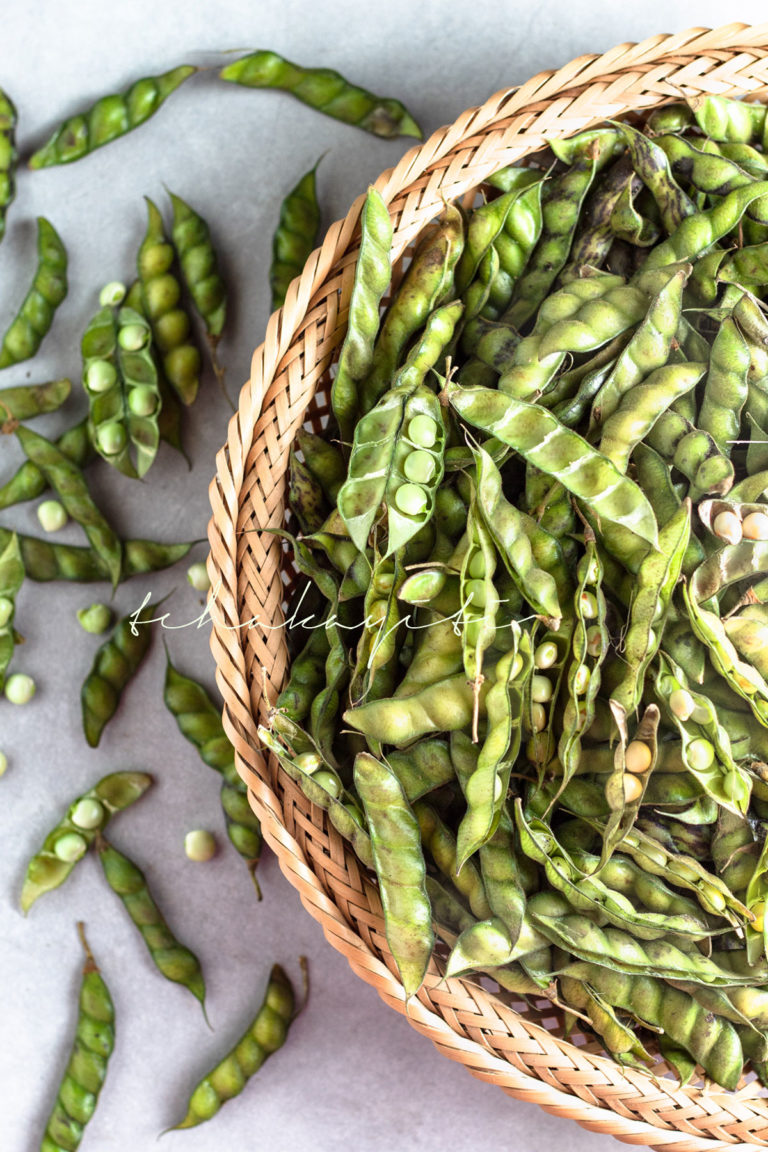 Shelling congo beans - A Haitian Food Story