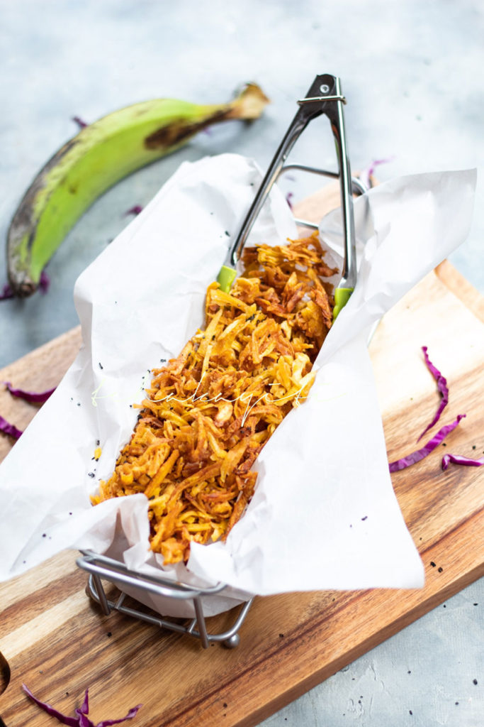 The ultimate crunchy Haitian griot pork sandwich | Tchakayiti